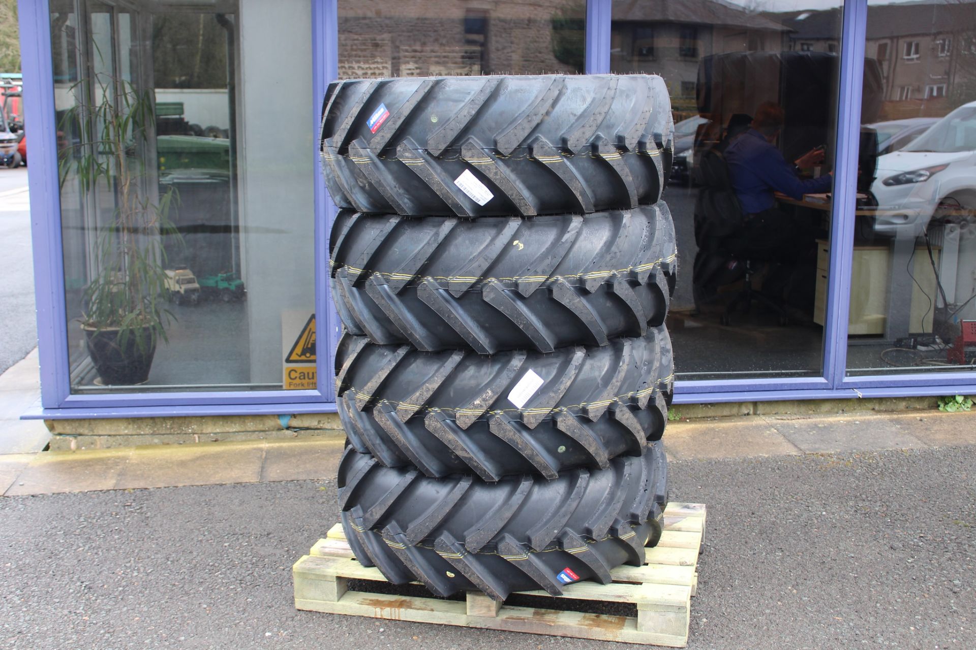 BRAND NEW MITAS AC70G 405/70R20 TYRES | Atkinson Vos