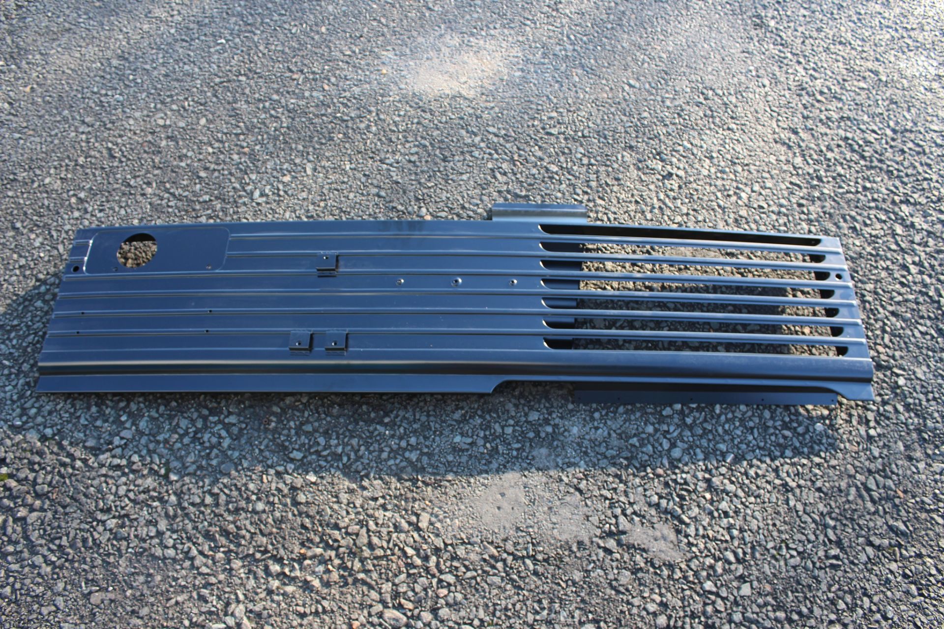 NEW GENUINE MERCEDES GRILLE U1200-1700 MODELS | Atkinson Vos