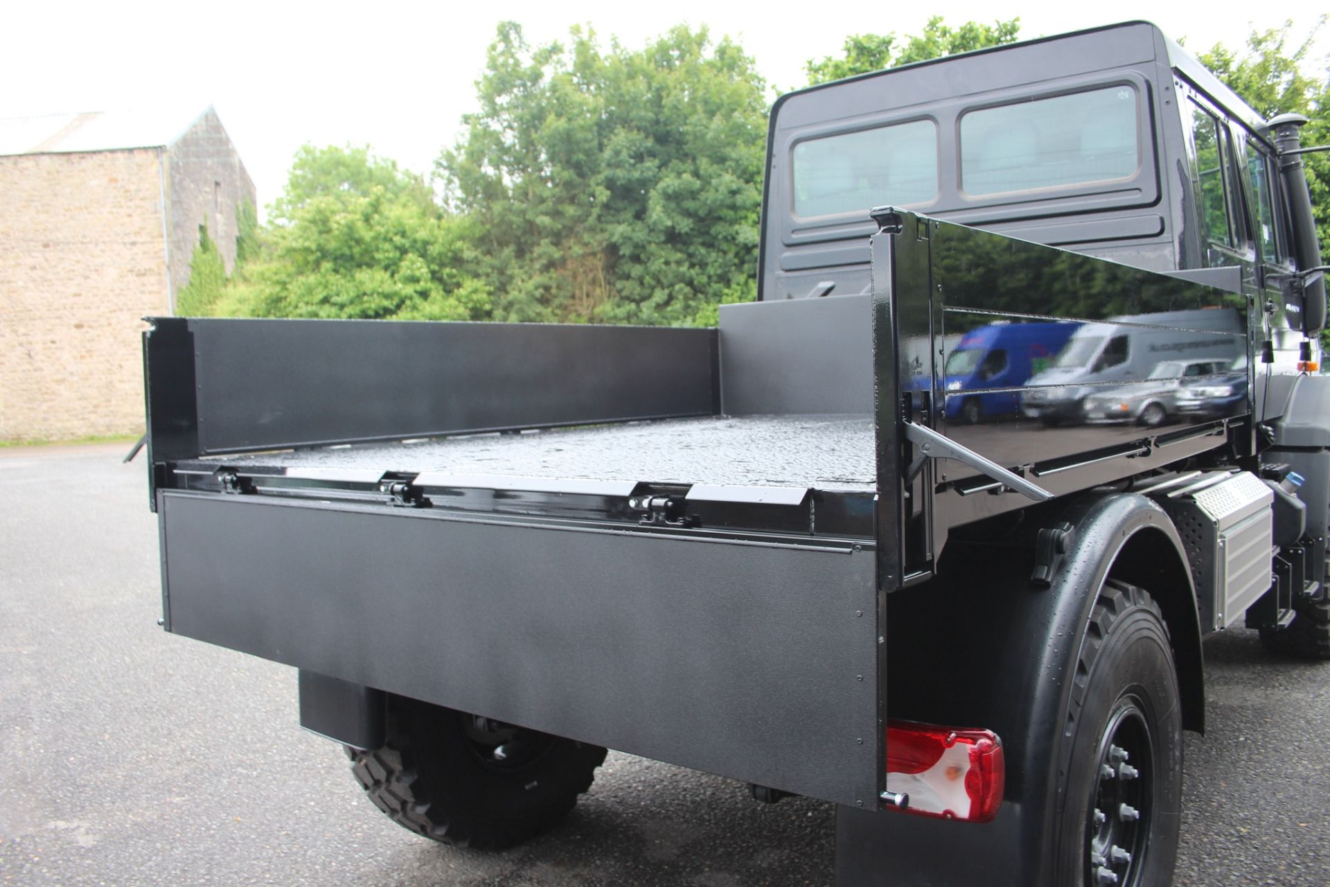 NEW DOKA UNIMOG BODY | Atkinson Vos